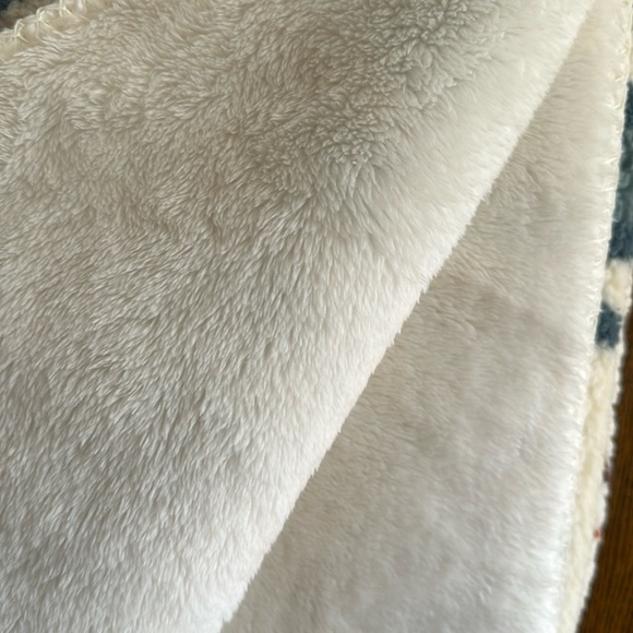 Pendleton | Bedding | Pendleton Sherpa Fleece Throw 5 X 70 | Poshmark